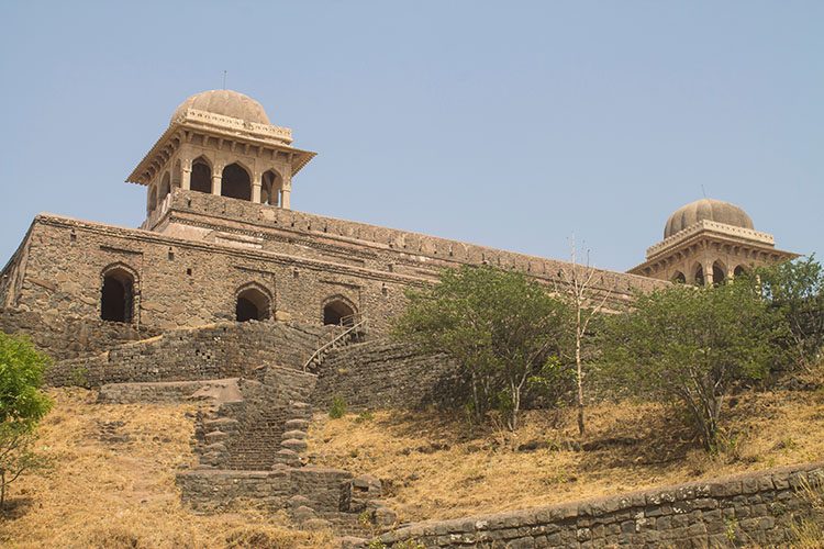 The Best Places to Visit in Mandu, India: Exploring Atmospheric Ancient ...